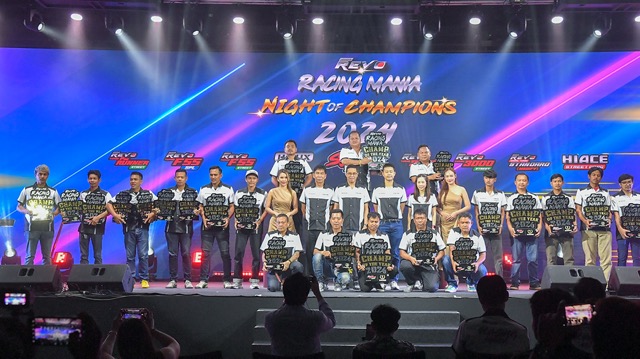 โตโยต้า มอบรางวัลแก่แชมป์ Drag Racing รายการ “Hilux REVO Racing Mania ...